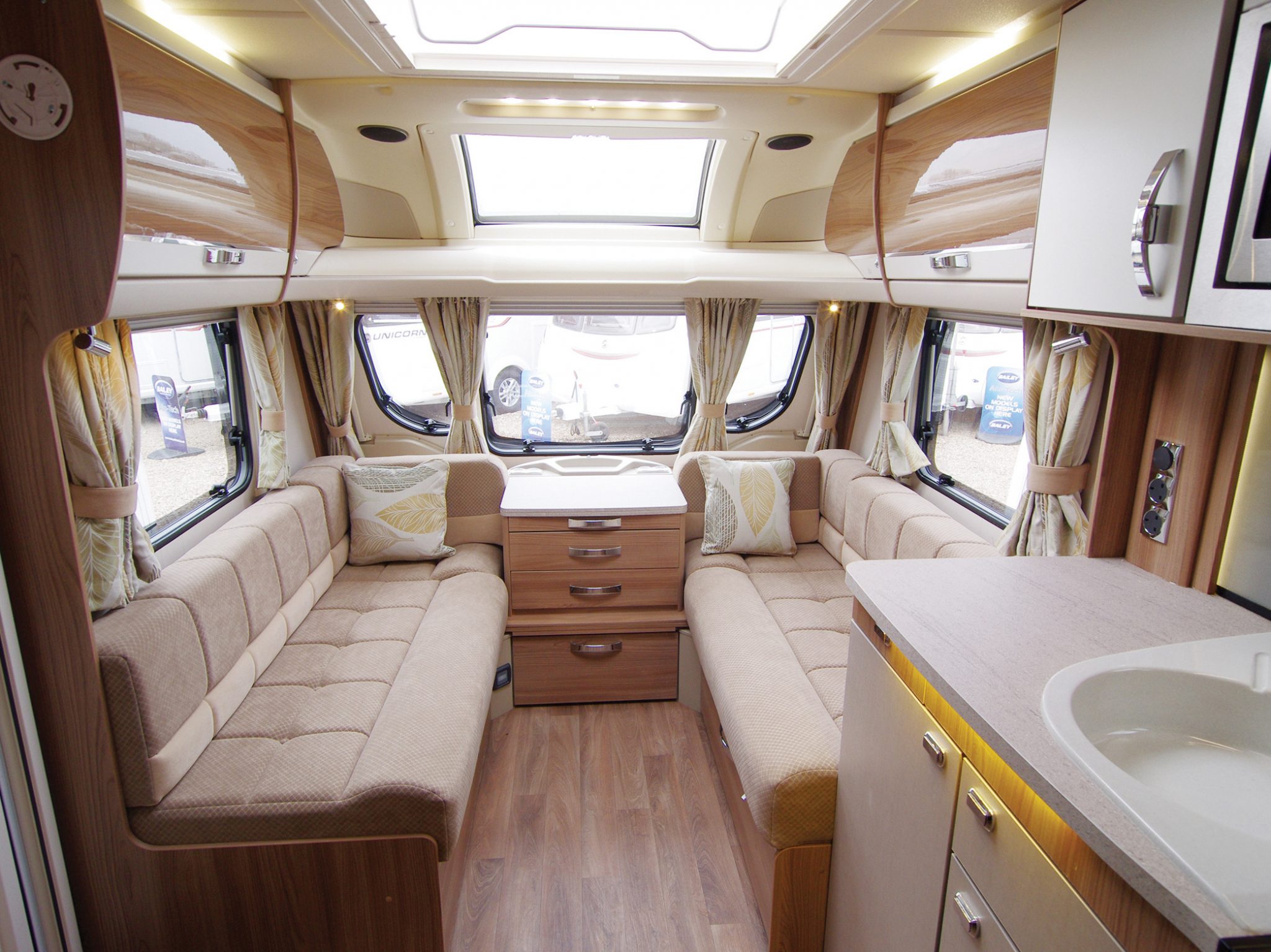 Swift Conqueror 645 - Practical Caravan