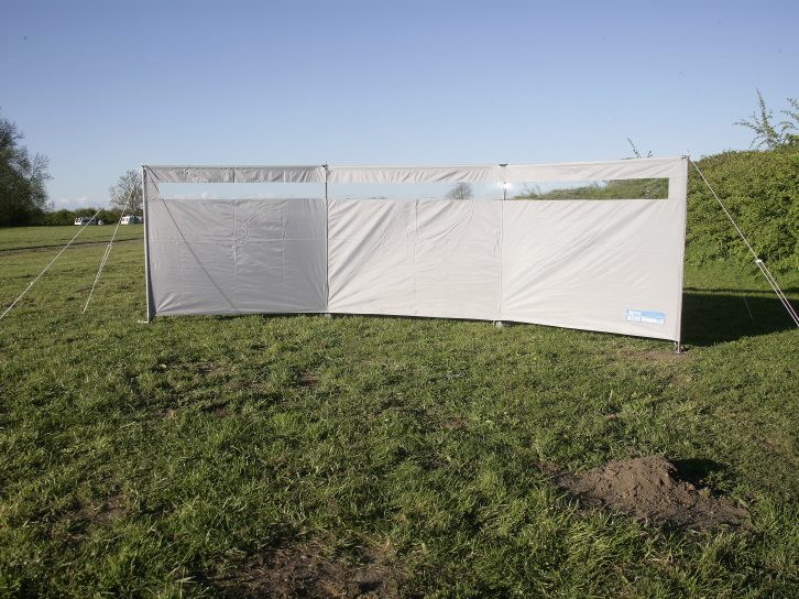 Kampa Deluxe Windbreak - Practical Caravan