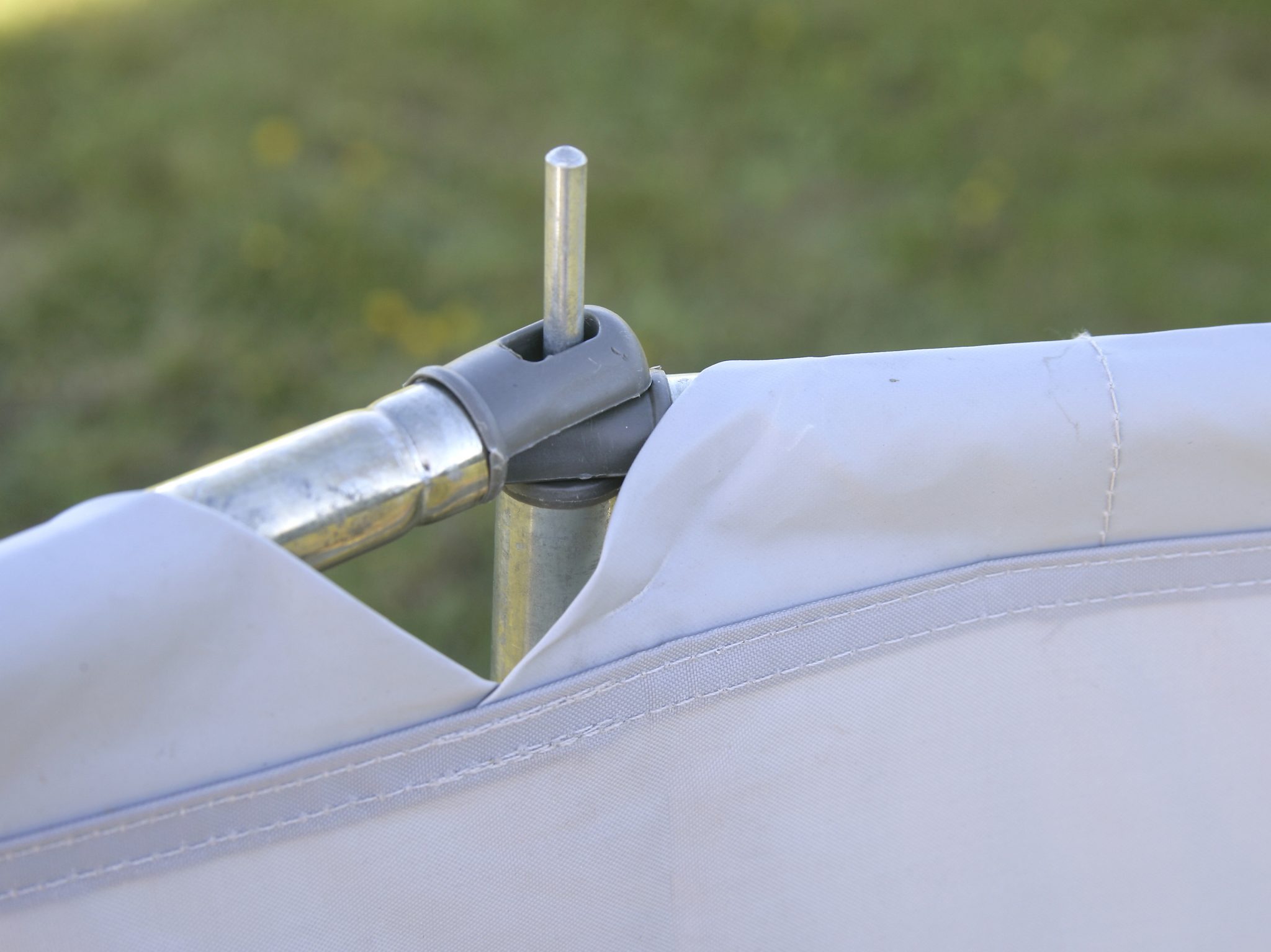 Kampa Deluxe Windbreak - Practical Caravan