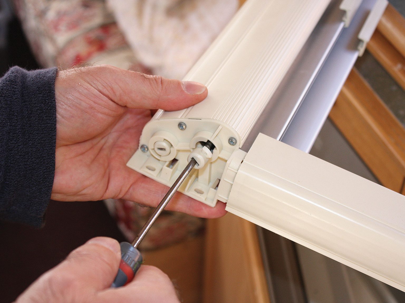 How to re-tension caravan roller blinds and flyscreens - Practical Caravan