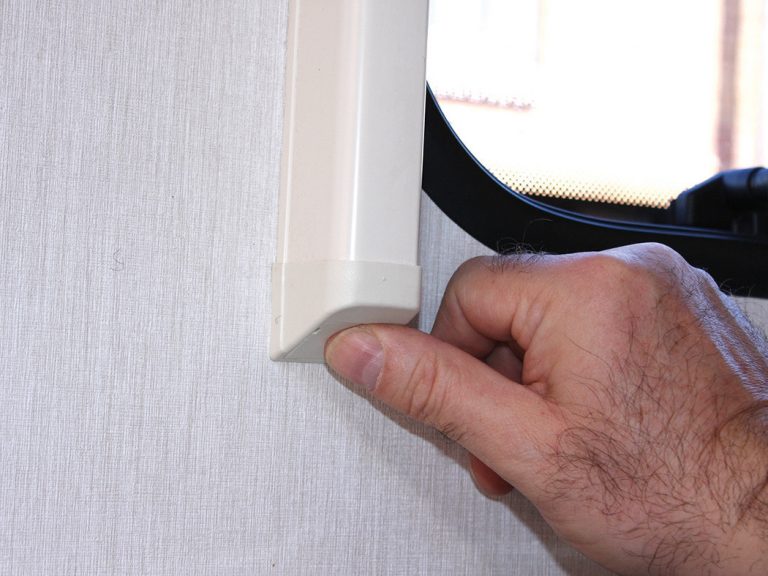 How to repair Seitz pleated blinds and flyscreens - Practical Caravan
