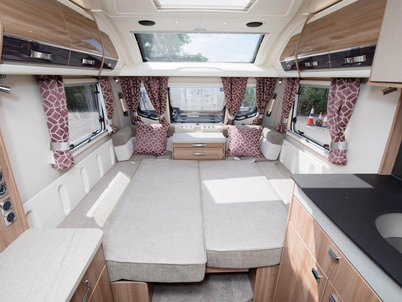 Swift Conqueror 480 - Practical Caravan