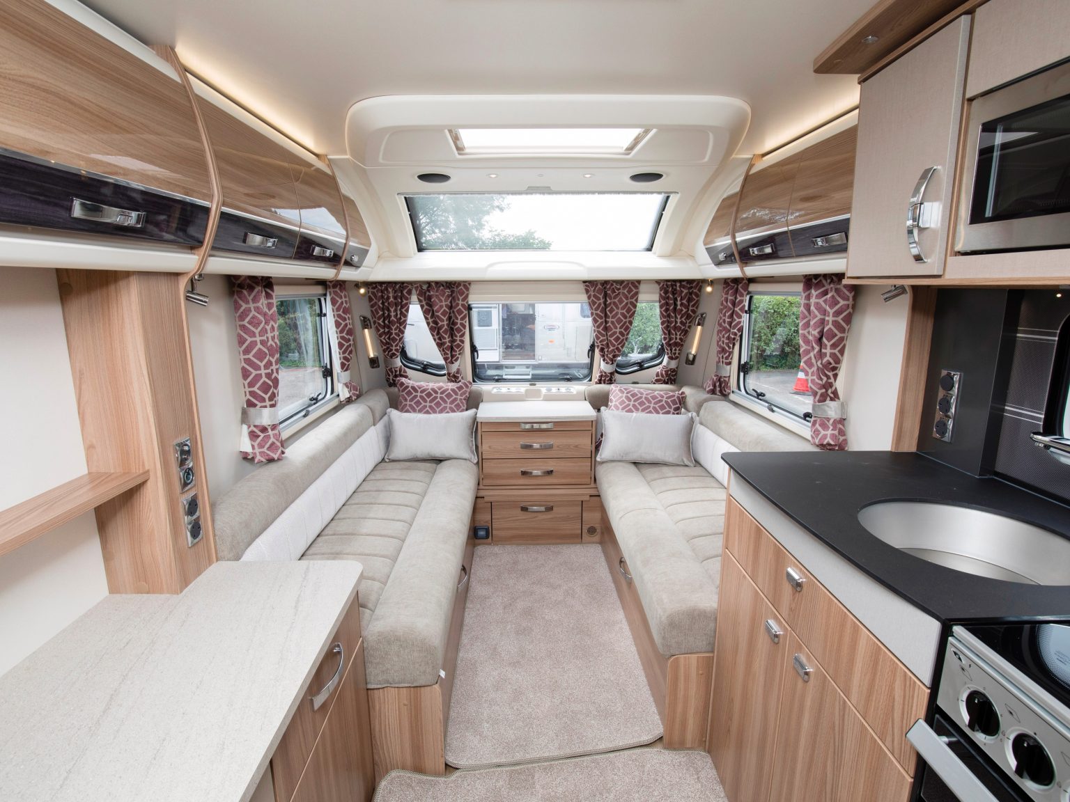 Swift Conqueror 480 - Practical Caravan