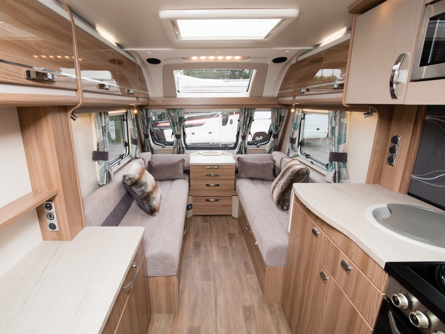 Swift Challenger 480 - Practical Caravan