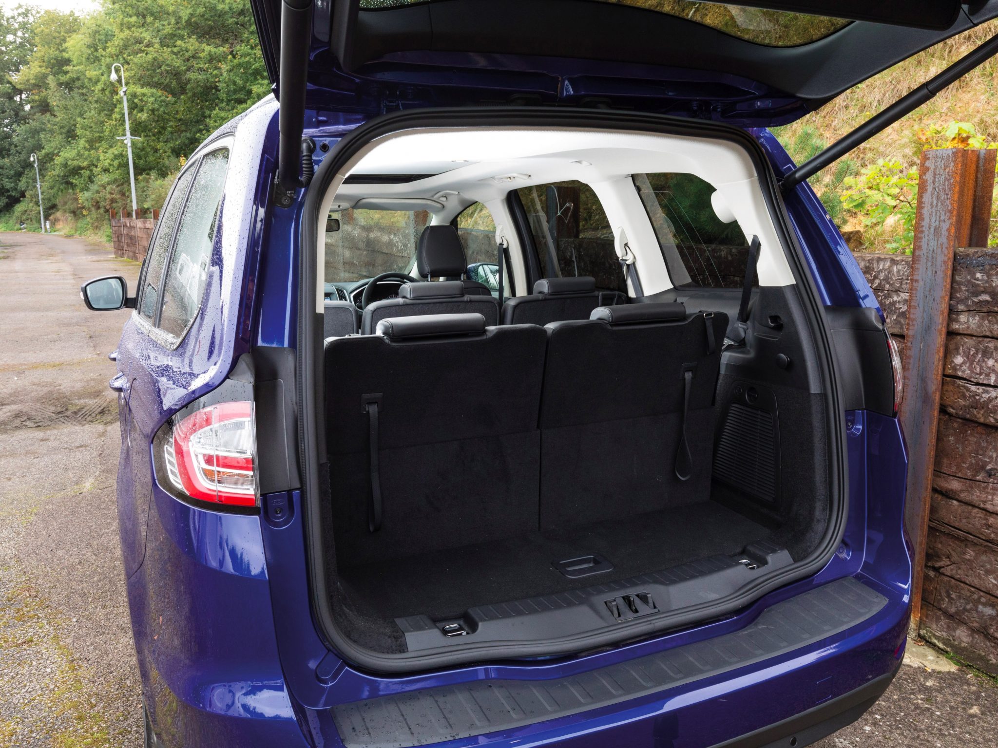 Ford Galaxy - Practical Caravan