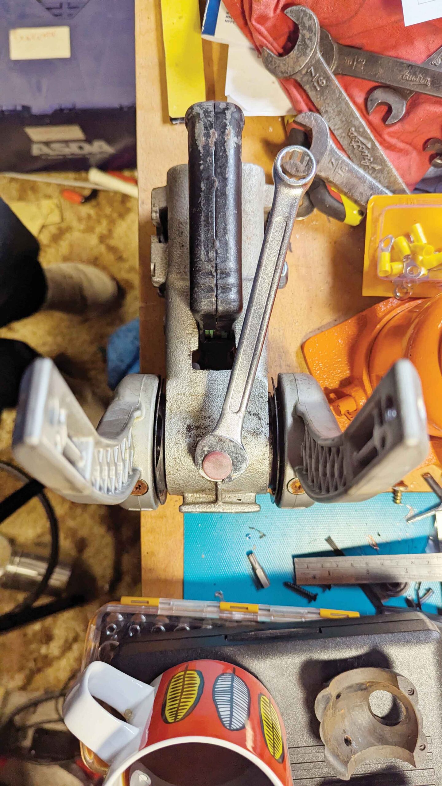 Fitting a caravan stabiliser