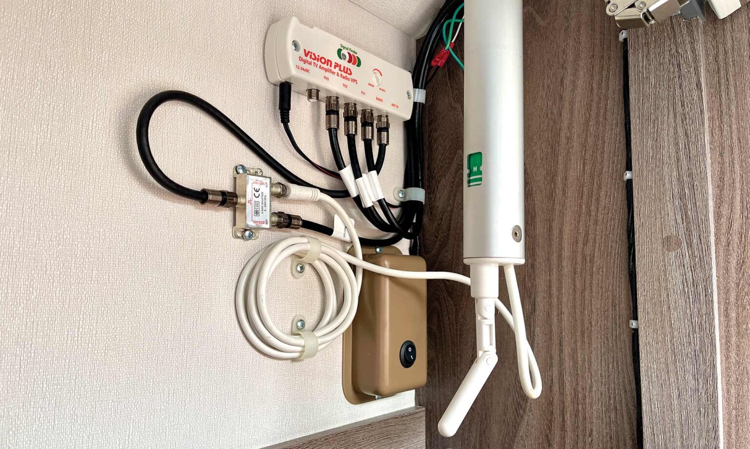How to upgrade to the Vision Plus Status 570 antenna with Wi-Fi ...