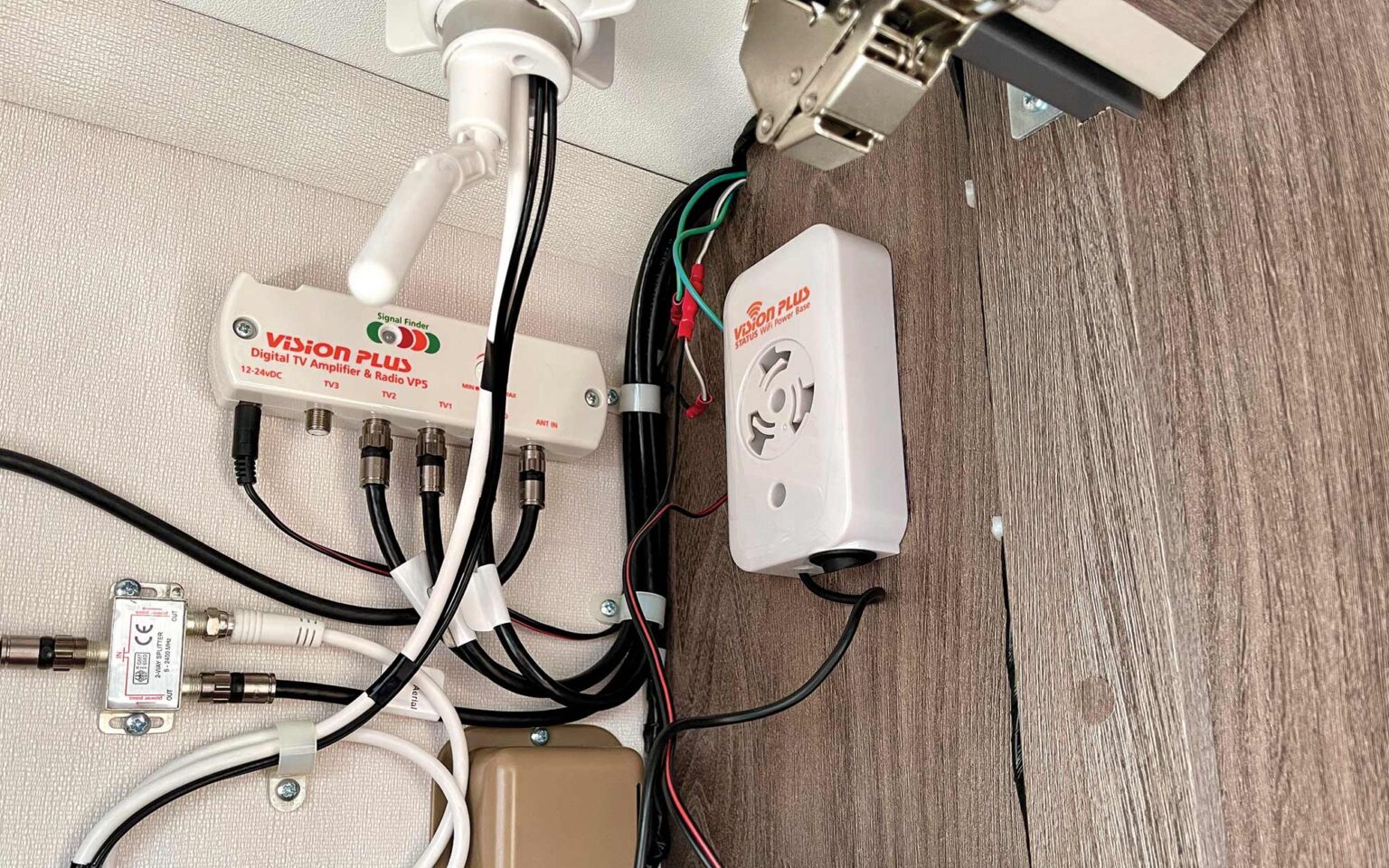 How to upgrade to the Vision Plus Status 570 antenna with Wi-Fi ...